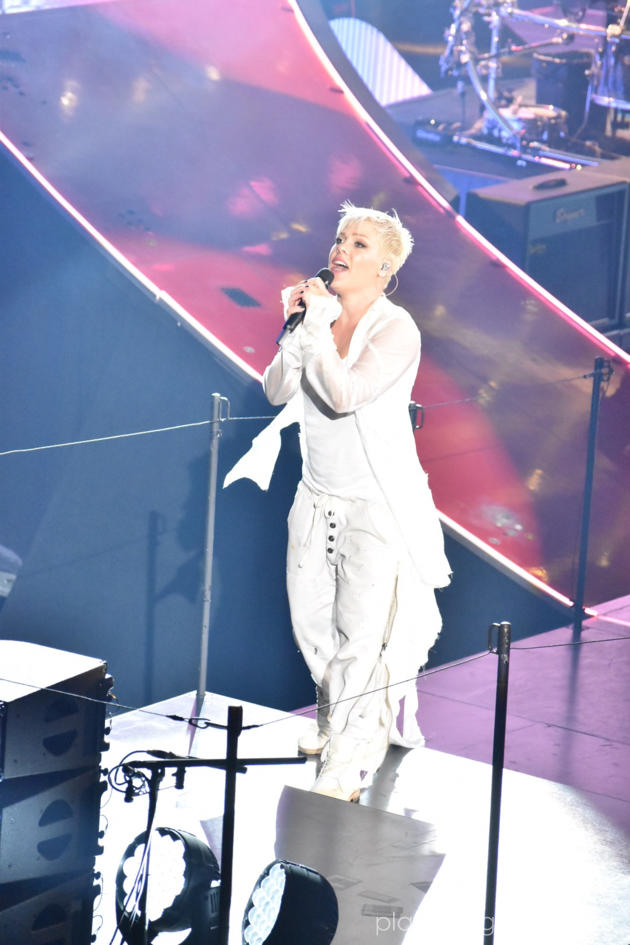 Pink! Adelaide Concert | Beautiful Trauma Tour 2018 | Review - Play ...