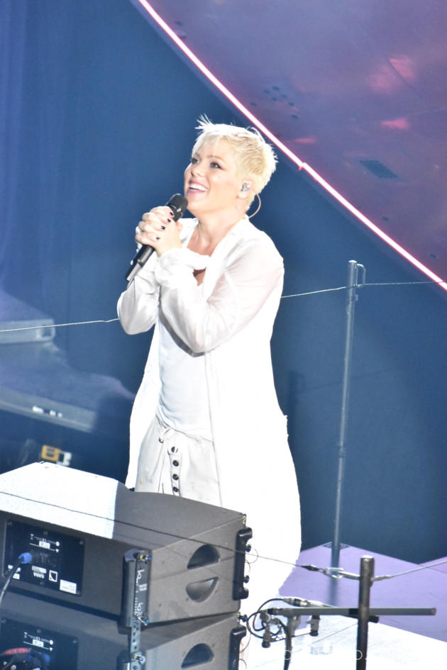 Pink! Adelaide Concert | Beautiful Trauma Tour 2018 | Review - Play ...