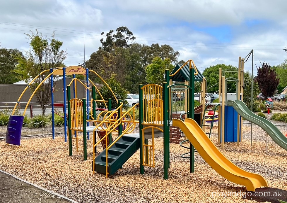 Davenport Square Playground | Macclesfield | Review - Play & Go Adelaide